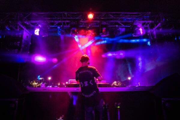 5 elementos claves para tener éxito como DJ profesional - DJ GYM